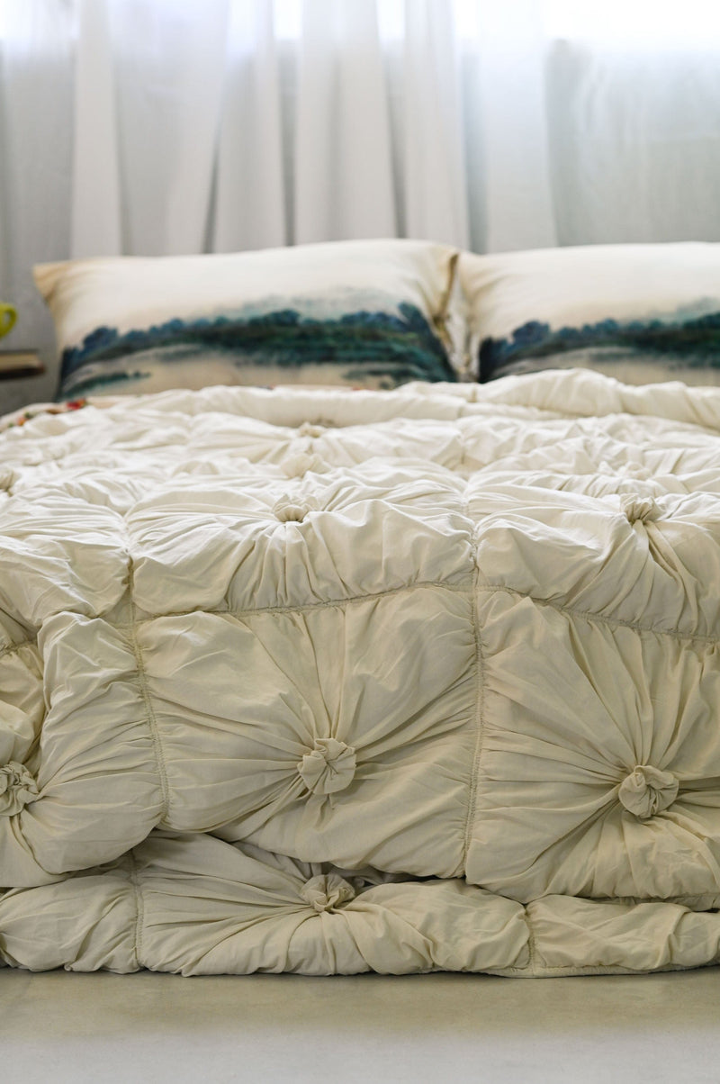 Rosette Quilt in Natural Organic Cotton for Better Sleep